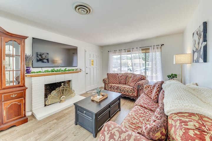 Hemet Getaway W/ Fireplace: Near Casinos & Golfing - Hemet, CA