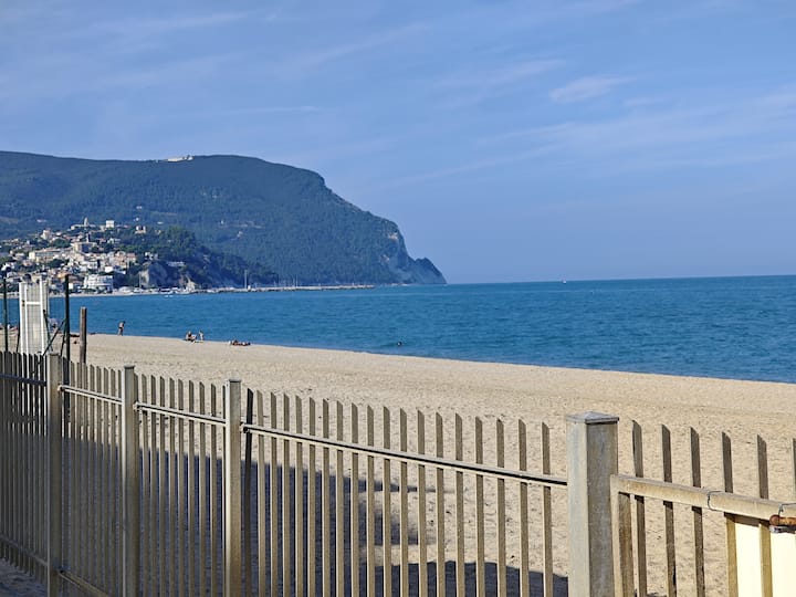 L01 - Trilocale Fronte Mare Con Spiaggia Privata - Numana