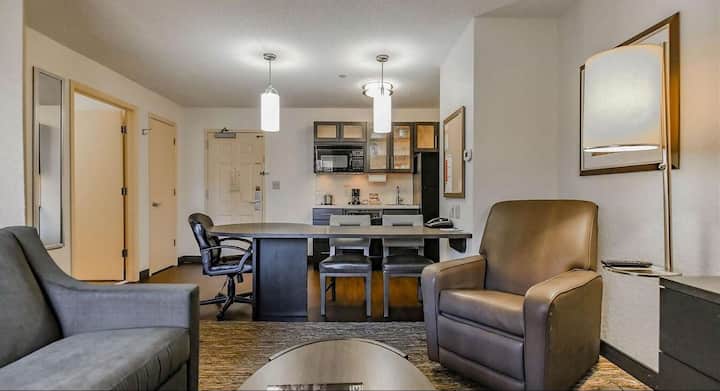 Cityscape Suites: Modern Urban Living - Jacksonville, FL