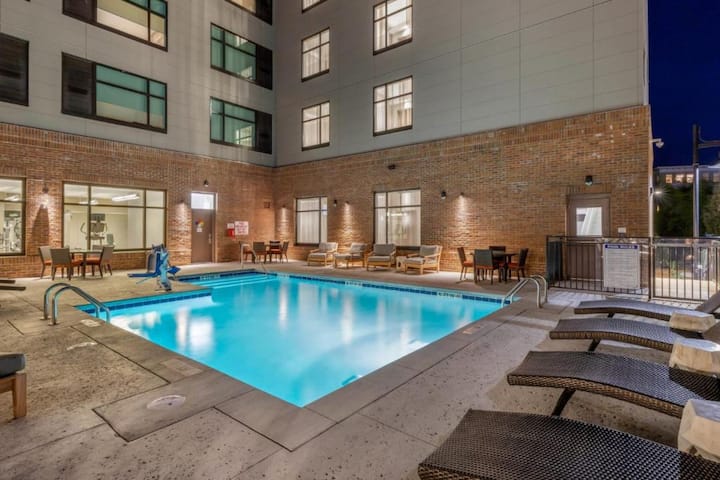 Steps From Historic District | Free Shuttle & Pool - Charleston, SC