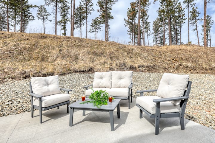 Crazy Horse Condo | Rockerville Gold Town Lodging - Mount Rushmore National Memorial