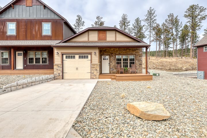 Stay Brave–crazy Horse Themed 1 Bedroom- King Bed - Mount Rushmore, SD