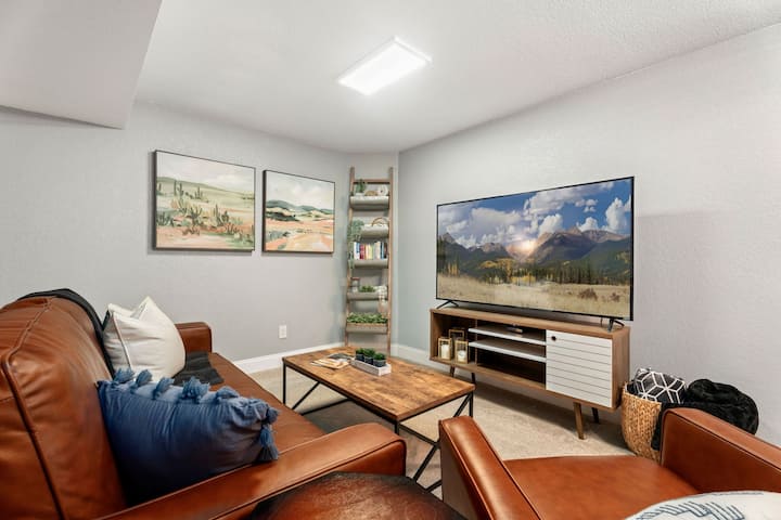 Beautiful Old Town Apartment With Hot Tub & Bikes - Wellington, CO