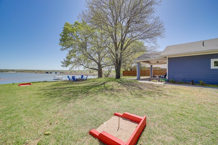 Lakefront Eufaula Cabin W/ Fire Pit & Private Dock - Eufaula, OK