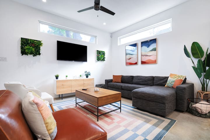 Modern Sa Home Nr Dt + River Walk + Alamo | Wifi - San Antonio, TX
