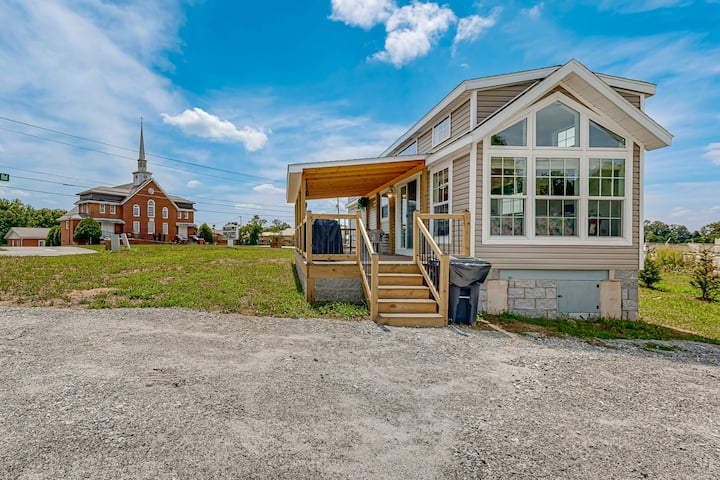 Tiny Home With Grill And Covered Porch - Stone Ashe Vineyards, Hendersonville