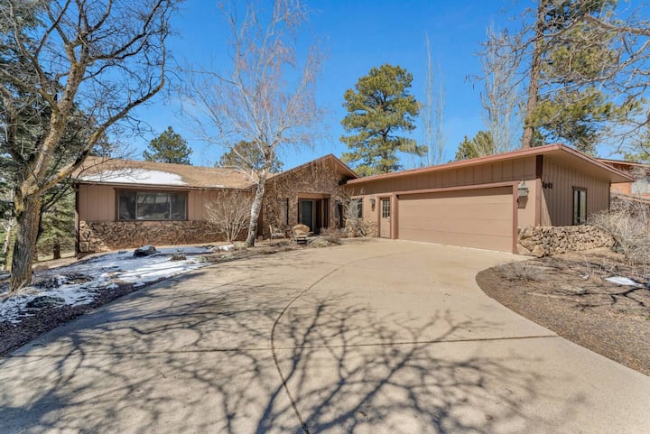 Flagstaff Country Club Retreat • Hot Tub - Flagstaff