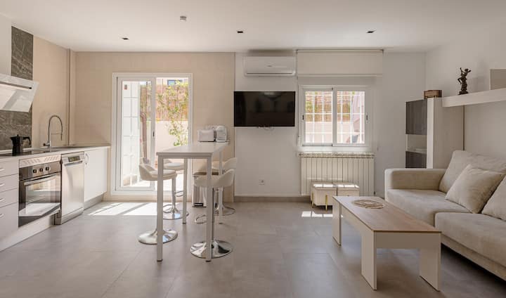Elegant Apartment With Yard For 4 Pax In Tetuan - Madrid