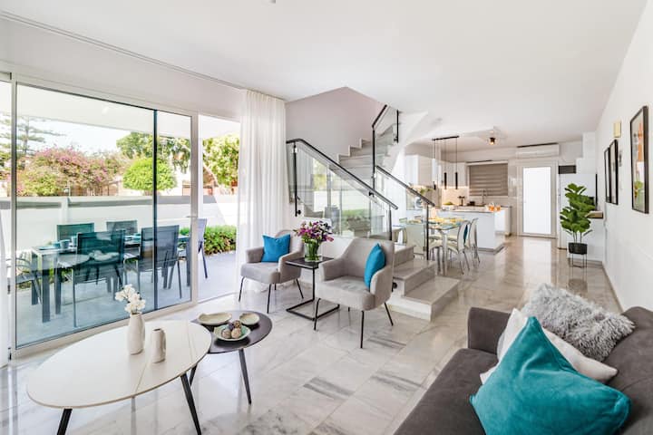 Luxurious One Maisonette By Ezoria Villas - Paphos