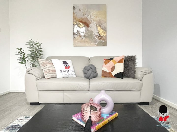 Kozyguru | Middleton| 3br House Free Parking - Bury