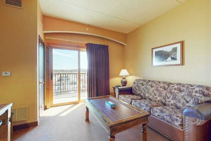 Inviting Studio Near Skiing With On-site Golf, Cen - Wisconsin Dells, WI