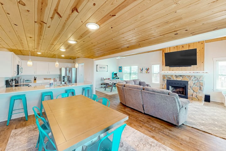 Gulf-view Beach 2br With Loft, Patio, & Foosball - Cape San Blas, FL
