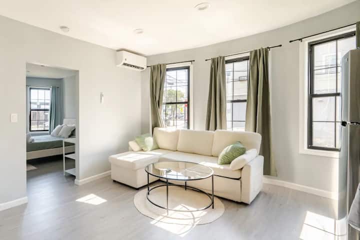 Modern Apartment In Black Rock- - Connecticut's Beardsley Zoo