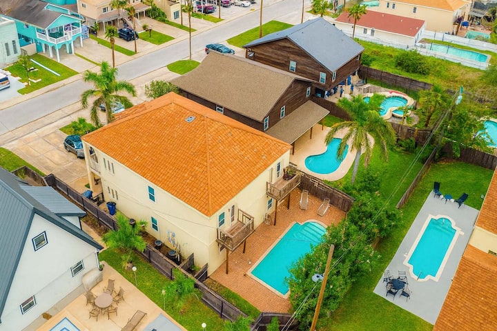 *Cozy 4 Plex * Pool *Sleep Many *Super Near Beach - South Padre Island, TX