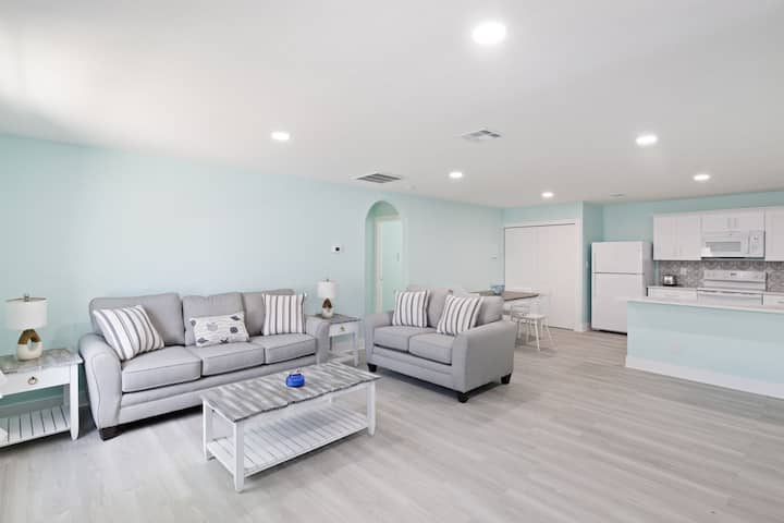 Osprey Suite- Cute Cottage Fenced Yard Pet Friendl - Bonita Springs, FL