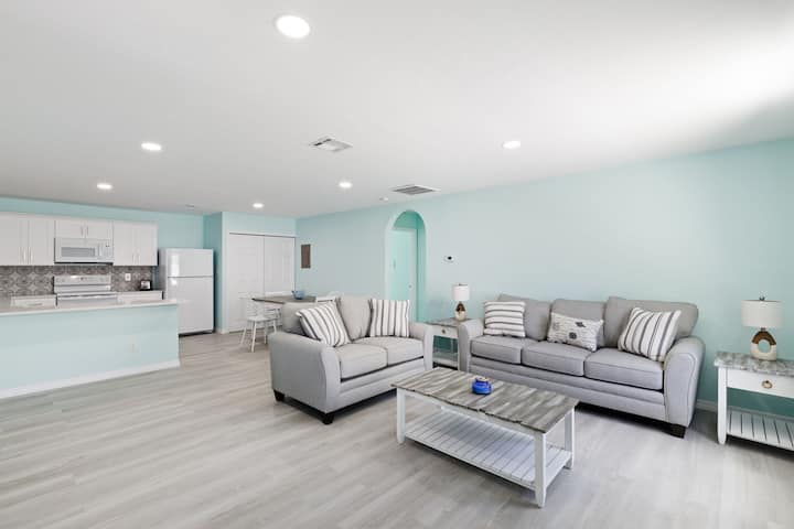 Sandpiper Suite- Cute 2br Fenced Yard Pet Friendly - Bonita Springs, FL
