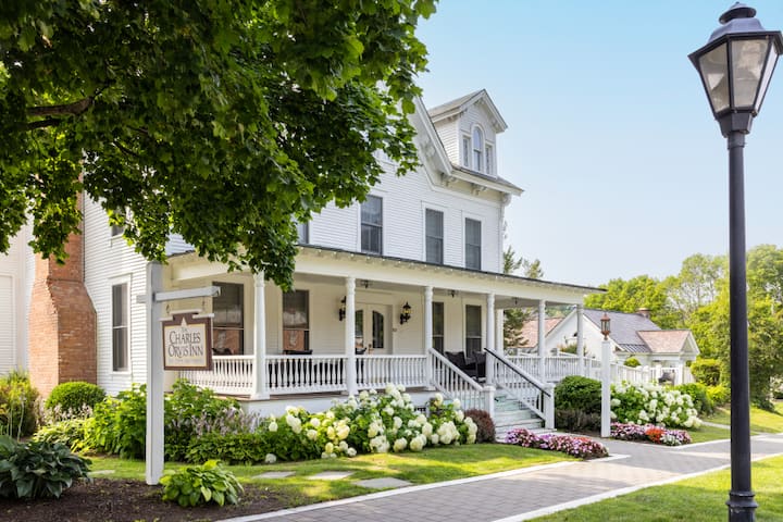 Luxurious Escape + Pool & Hot Tub Access - Manchester, VT