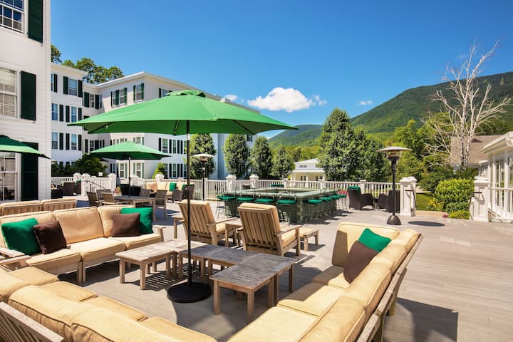 Luxurious Escape + Pool & Hot Tub Access - Manchester, VT