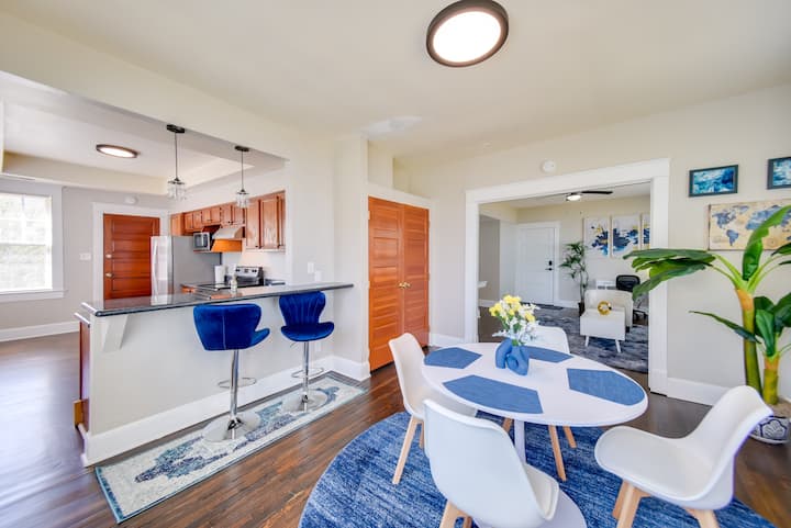 Modern Portsmouth Apartment: Walk To Norfolk Ferry - Norfolk, VA