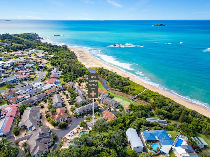 Sapphire Beach Poolside Retreat - Coffs Harbour