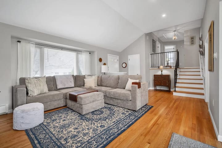 Coastal 3br W/ Double Living Areas | Beach Access - Old Saybrook, CT