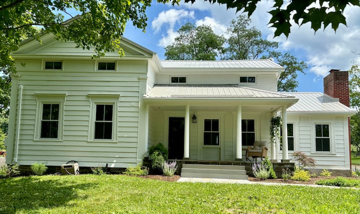 Charming & Serene Farmhouse: Near Lakes &Colleges - Lansing, NY