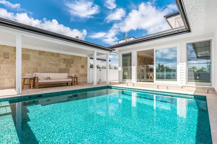 Aquarium House - With Direct Beach Access & Pool - Pottsville