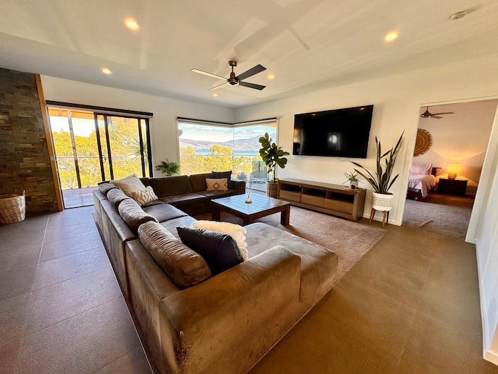 4 Bed 2 Storey House With Views, Spa, Near Beach - Cambridge
