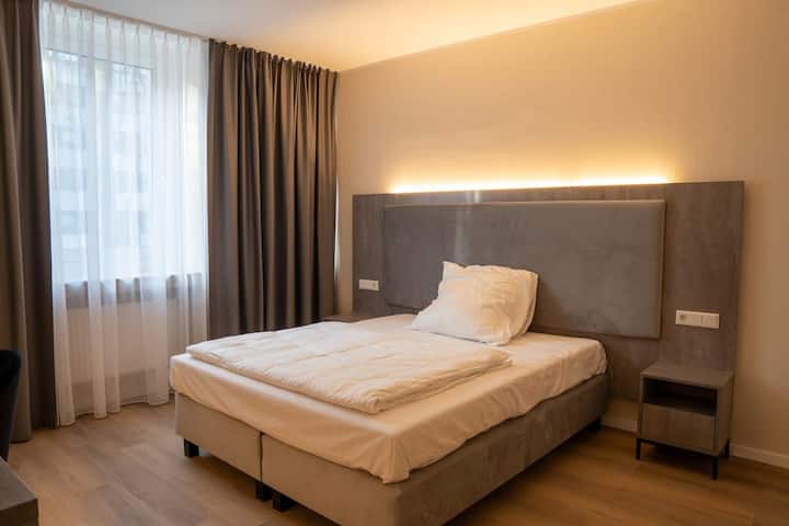 K112.2g Einzelzimmer Diamonds Hotel - Colonia