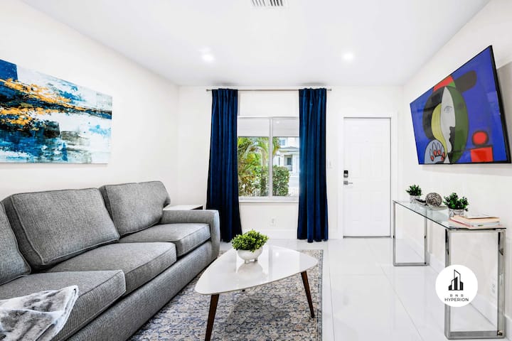Uhost Ai | 1b Getaway | Stylish Space W/ Patio - Fort Lauderdale, FL