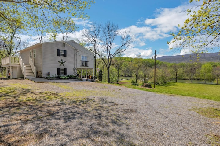 Riverside Serenity: A Picturesque Retreat - Shenandoah, VA