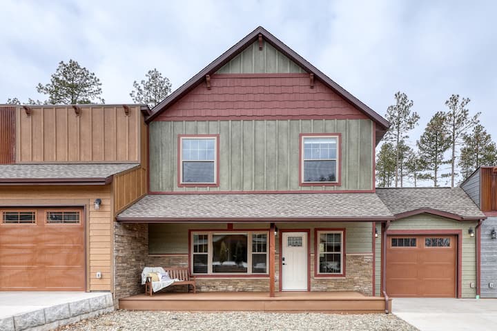 Badlands Retreat | Rockerville Gold Town Lodging - Mount Rushmore, SD