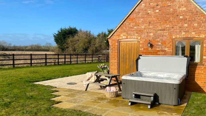 Inglenook Barns, Pet Friendly With Hot Tub - 伊夫舍姆