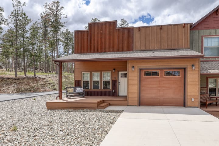 Rockerville Gold Town Stay For Riders & Roamers! - Mount Rushmore National Memorial