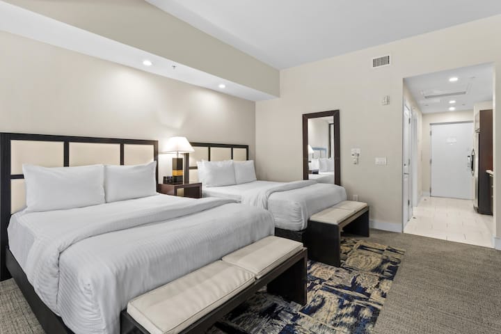 Spacious King Bed Studio, Treat Yourself Relax - Doral