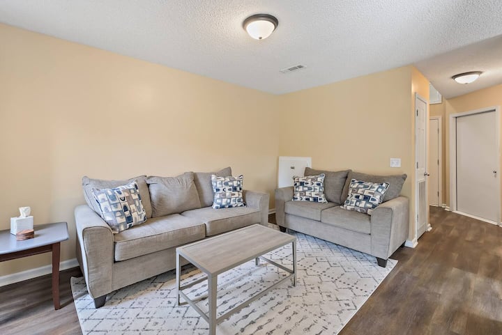 Woodfield 2br Townhome - Lake Francis, Enterprise