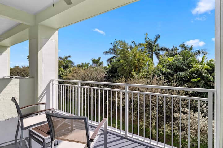 3 Bedroom/4 Bath Villa In Downtown Doral - Doral, FL