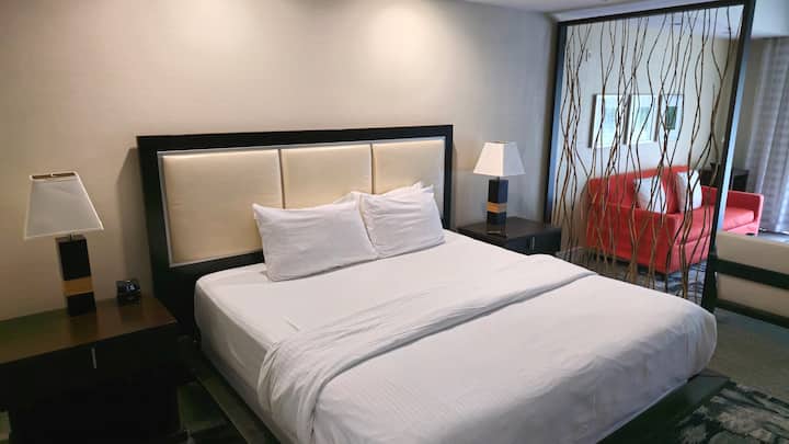 King Studio, Kitchen, Lanai - Near Kaseya Center - Doral, FL