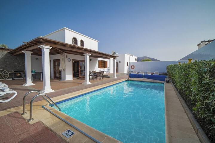 Sophisticated Lanzarote Villa | Villa Mervella |. - Playa Blanca