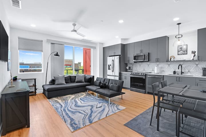 Pacific Island Inspired Stay | Amazing Location - New Braunfels, TX