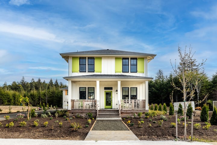 Seabrook's Little Green: Dog-friendly! - Moclips, WA