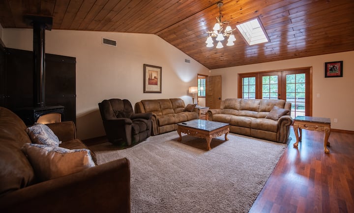 Hawk Lane Hideout - Twain Harte, CA