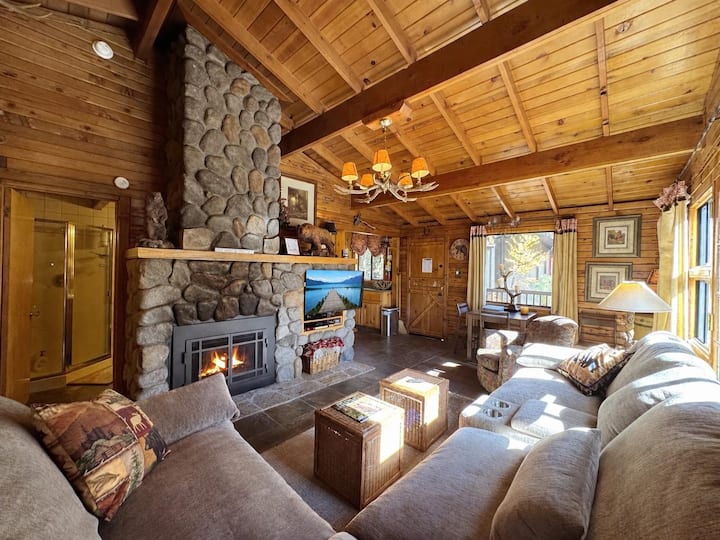 Barrick Cabin - 2 Bedroom, 1 Bath - Large Deck - Tahoe City, CA