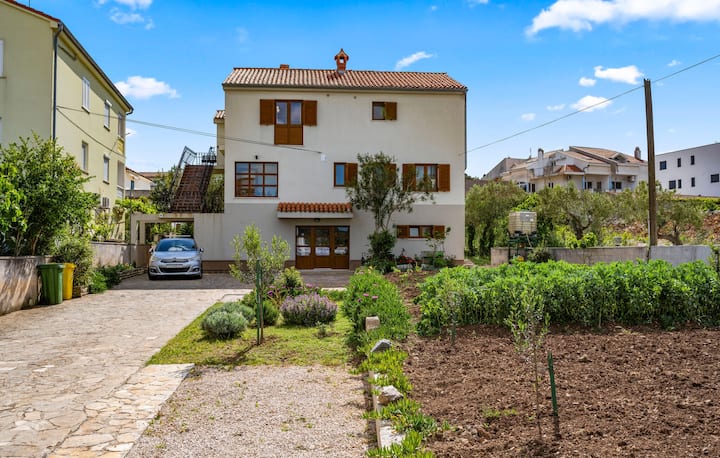 Stunning Apartment In Murter With House Sea View - Murter
