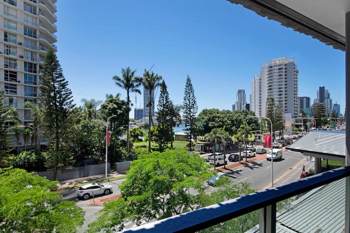 Circle On Cavill - 3 Bedroom Low Floor - Deluxe - Gold Coast