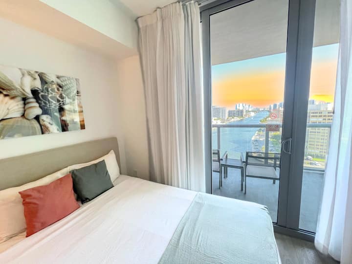 Studio With A Great View - Hallandale Beach, FL