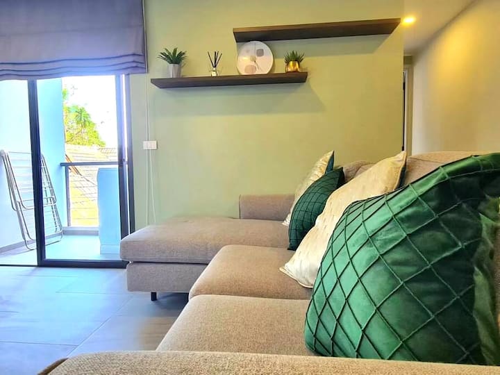 Modern 61m² Apt - Central Chalong/ Fast Wifi - Phuket