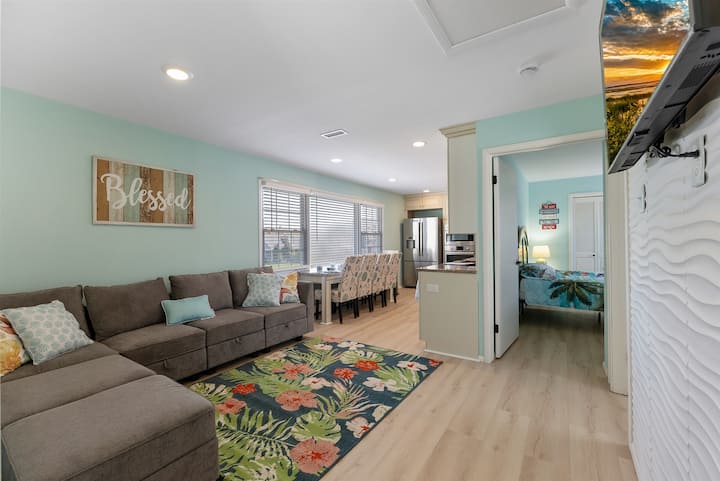 Modern 2br Condo Steps To Beach ~ Patio W/grill - North Wildwood, NJ