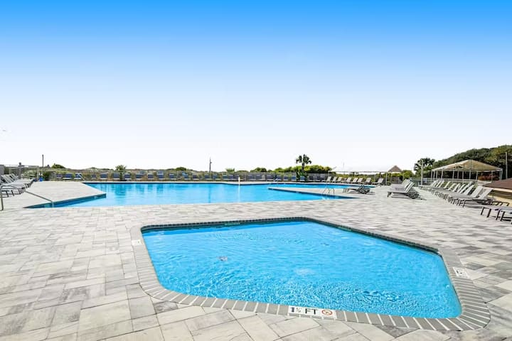 Beachfront Villa W/ Pool & Tennis Hilton Head - Hilton Head Island, SC
