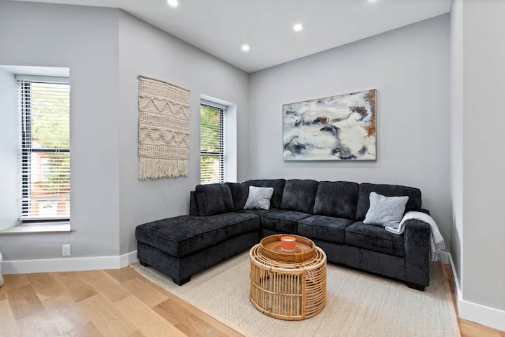 Chic City Escape: 3-bedroom Luxury Retreat - Crown Heights, NY